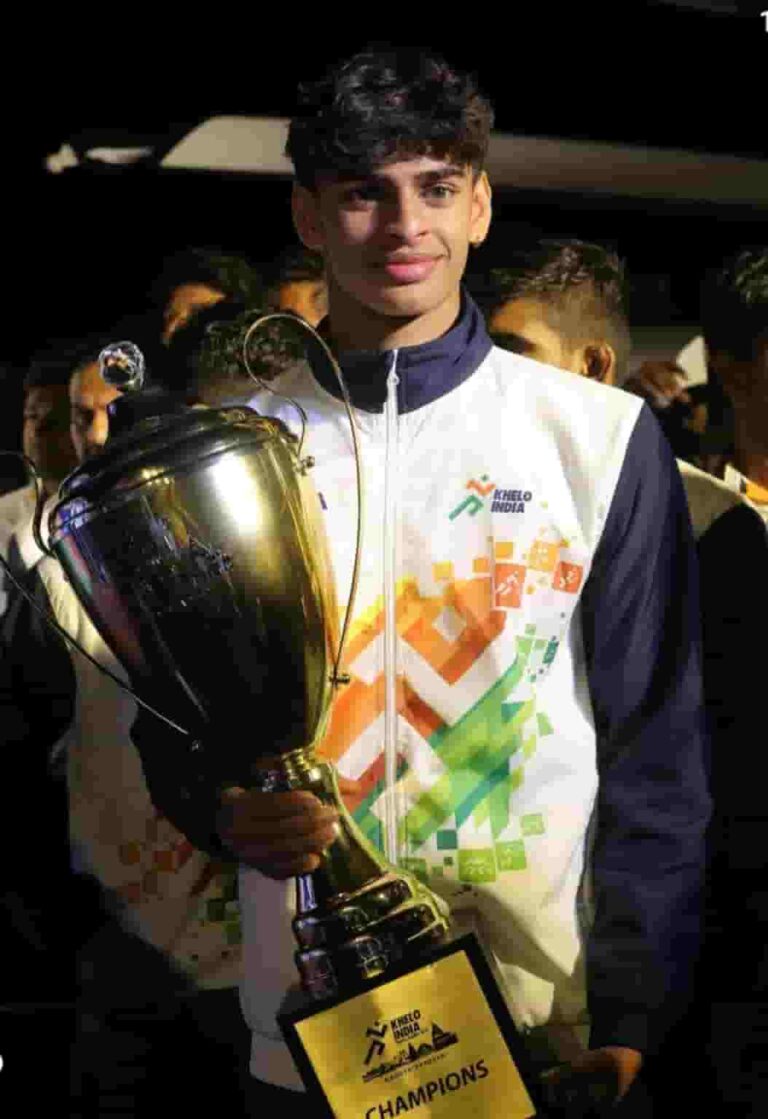 Vedant Madhavan biography in english (Indian swimmer and son of R ...