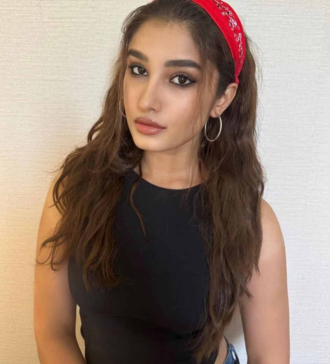 Rasha Thadani biography in english (Daughter of Raveena Tandon) - Study ...