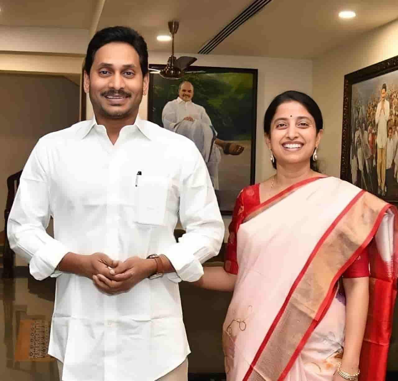वाई.एस जगन मोहन रेड्डी जीवन परिचय YS Jagan reddy biography in hindi ...