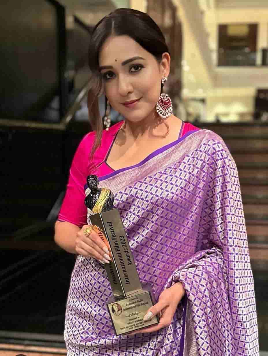 Neeti Mohan biography in english (Indian singer and actress) - Study By ...